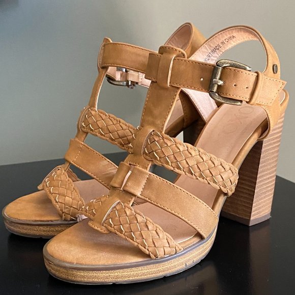 XOXO | Shoes | Neutral Block Heel Sandals | Poshmark